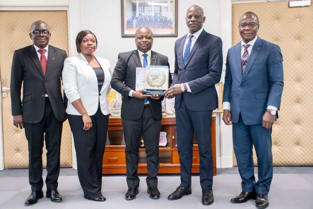 12e édition du prix national d’excellence : Le leader du Prof Adama.
